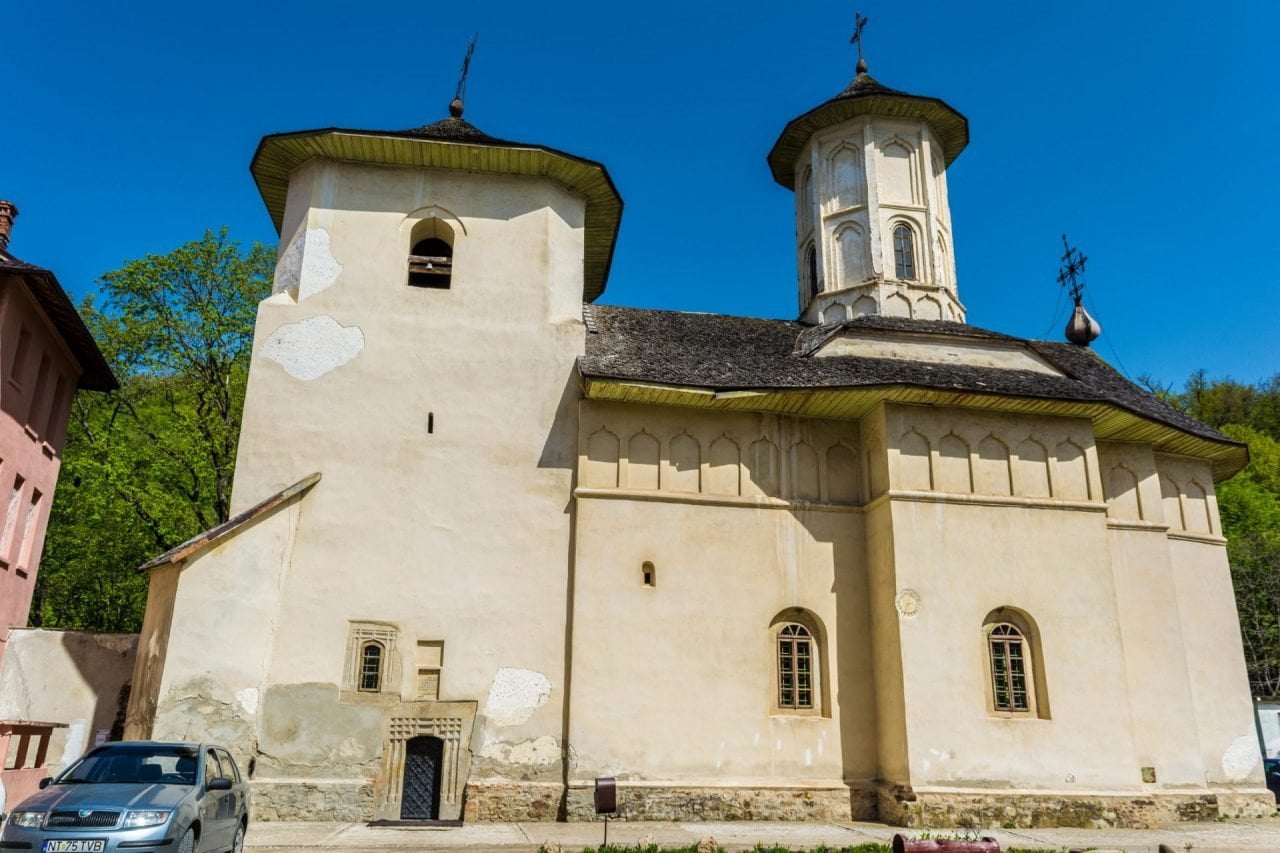 Mănăstirea ”Buna Vestire” Bisericani, construită în urmă cu circa 500 ...